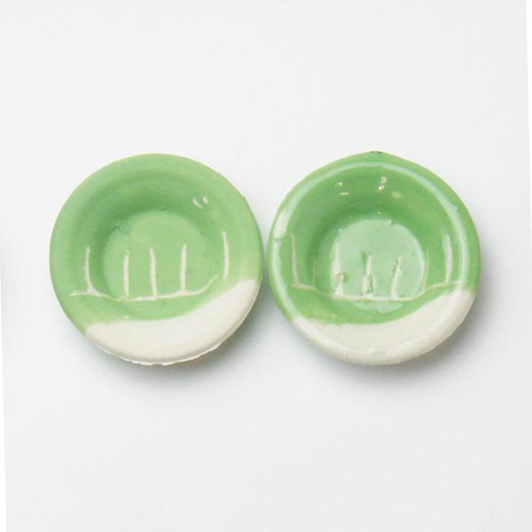 【発売日：2023年06月01日】焼成温度：1000〜1300℃成型後、生乾きの時に色化粧土をかけると陶器肌を好みの色に変えることができます。化粧掛けした作品を彫り、地肌との対比を表現したり、化粧土をスポイトに入れて図柄を描いたり、2色以上...