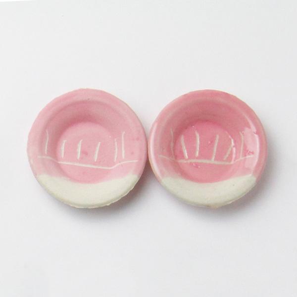 【発売日：2023年06月01日】焼成温度：1000〜1300℃成型後、生乾きの時に色化粧土をかけると陶器肌を好みの色に変えることができます。化粧掛けした作品を彫り、地肌との対比を表現したり、化粧土をスポイトに入れて図柄を描いたり、2色以上...