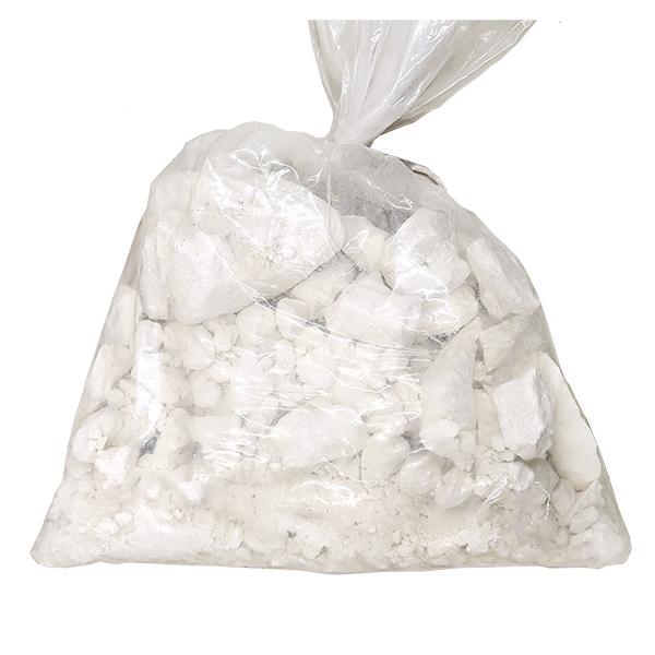 ※微粉末タイプではございません水ひ、精製されたカオリンで、耐火度が高く釉薬の安定性を増します。可塑性（伸び）が良い材質で、主に釉薬の安定剤として使用します。カオリンを加えることにより、釉薬の素地への密着が良くなり、沈殿を防ぎます。