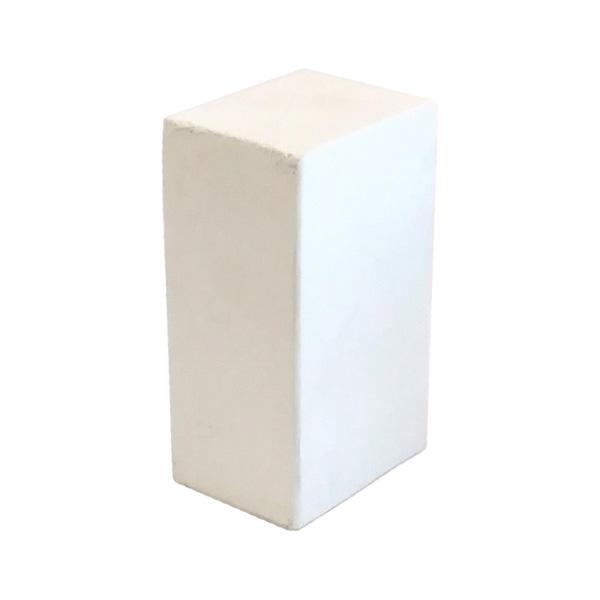 70×40×30mm ムライト製で耐火温度は1250℃前後ですが、棚板と違い反りの発生が出難いため、本焼に使用できます。