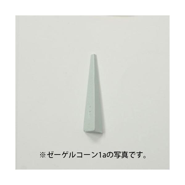 熔倒温度・・・790℃釉薬の熔ける具合を微妙に把握するための窯用高温計の一種です。目的温度付近の熔倒温度をもつ数本のコーンを炉内に立て、熔倒変形の度合いを見てその時の熱量を測ります。窯内の温度分布の測定のための必需品で、温度計と併用して使用...