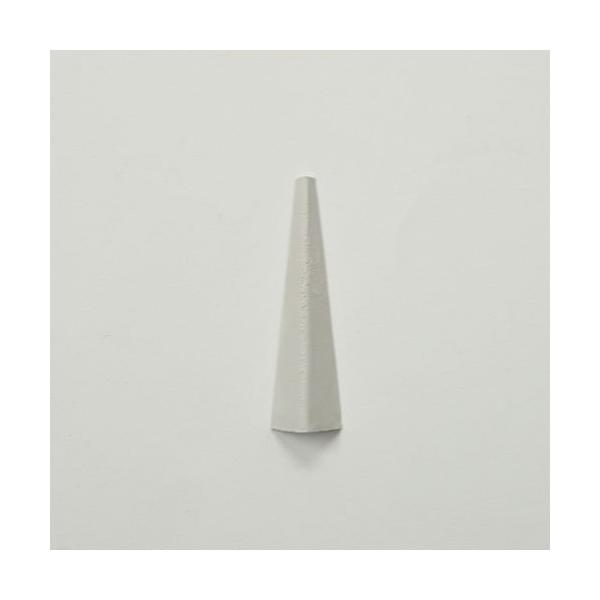 熔倒温度・・・1120℃釉薬の熔ける具合を微妙に把握するための窯用高温計の一種です。目的温度付近の熔倒温度をもつ数本のコーンを炉内に立て、熔倒変形の度合いを見てその時の熱量を測ります。窯内の温度分布の測定のための必需品で、温度計と併用して使...