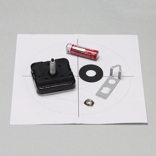 ●SKP製ムーブメント ●取付可能板厚…3~19mmまで●取付板穴径…10mmφ ●単3乾電池1個 ●取付金具●12分割用紙※SKP:セイコープレシジョンの商標登録です。この商品には時計針及び文字符が付属していません。時計針、時計用文字符を...