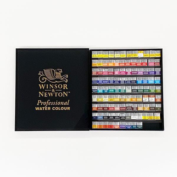 ウインザー＆ニュートンの専門家用の固形水彩絵具のセットです。◆純度・品質・信頼性ともに最高級グレードの水彩絵具です。◆最高級顔料を使用しているので、非常に発色が良く鮮やかで、優れた耐久性を持っています。◆製造時に独自の顔料分散を用い、非常に...