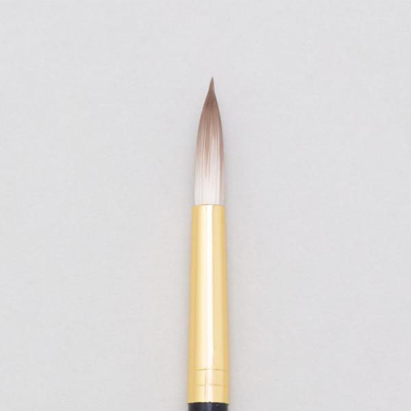 ナイロン ラウンド ロングハンドル（長軸）緑穂先サイズ・・・約 幅6.5mm×長さ27mmナイロン毛の特徴を生かしたしなやかな弾力性と、さらに穂先のまとまりの良さを加えたオールラウンドタイプの筆です。油彩、アクリルに最適です。軸色はグリーン...