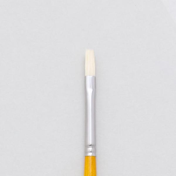 穂先サイズ・・・約 幅3mm×長さ10.5mm※サイズは実物と多少の誤差のあることがございます。※幅は穂の一番太い部分の長さです。＜仕様＞豚毛フラット ロングハンドル(長軸）オフステインイエロー　ニス平型の基本的な形状をしており、力強いタッ...