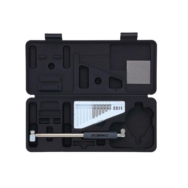 ■標準シリンダゲージ CG-60AXの特長●内径を高精度に測定できます●測定子とアンビルの先端は超硬合金ボールです●グリップが中空構造のため、作業者の手の熱による指示値の変化が軽減され、高精度測定を維持します●ダイヤルゲージなどの指示器と保...