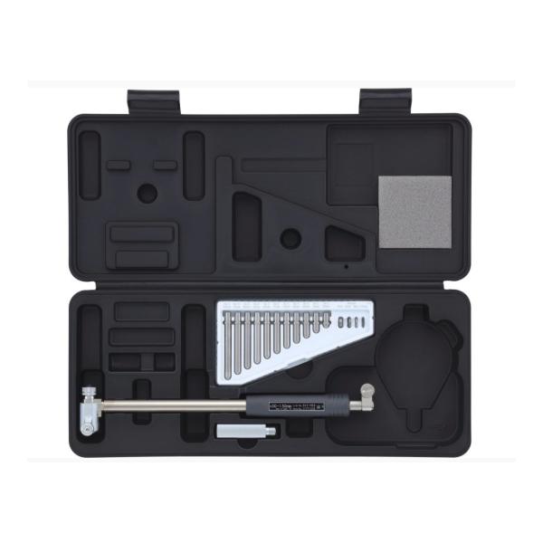 ■標準シリンダゲージ CG-150AXの特長●内径を高精度に測定できます●測定子とアンビルの先端は超硬合金ボールです●グリップが中空構造のため、作業者の手の熱による指示値の変化が軽減され、高精度測定を維持します●ダイヤルゲージなどの指示器と...