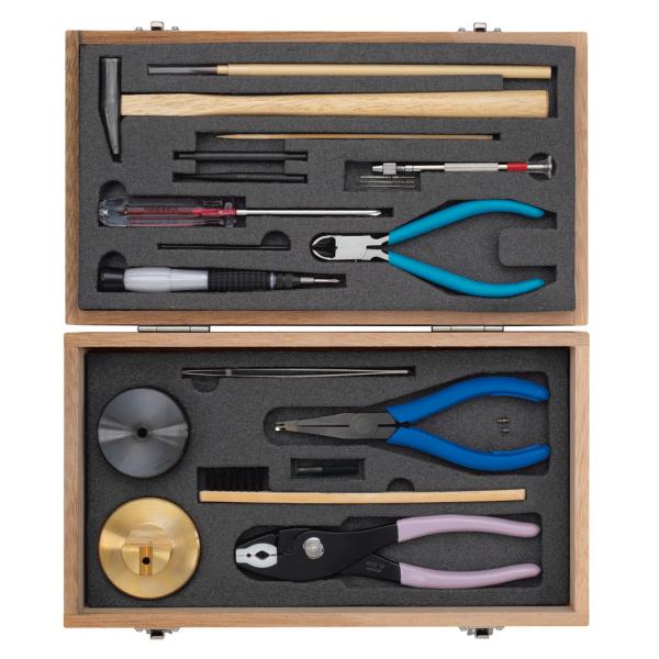 ■修理工具セット 7823EUの特長●セット内容1.ピン抜き台（No.129730）2.ピン抜き棒（No.129732）3.パンチ（No.129733）4.軸受けメタル調整棒（No.129734）5.(5)ピニオン受け台（No.129735...