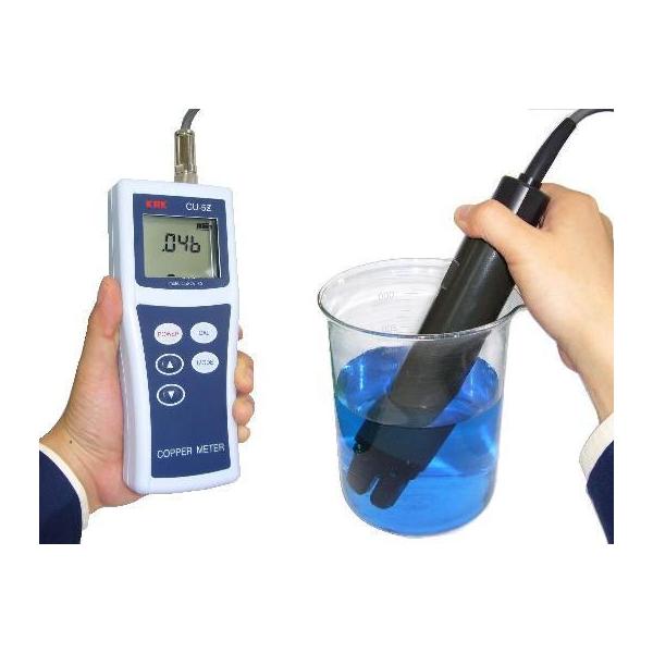 ■ポータブル銅濃度計CU-5Zの特長●銅メッキなど高濃度の銅濃度溶液を測定可能●硫酸や、過酸化水素の影響を受けない銅センサー●参照光付でＬＥＤ光源の自動輝度補正検出器●自動温度補償付で温度変化による誤差を自動修正●耐薬品に優れた銅検出器●水...