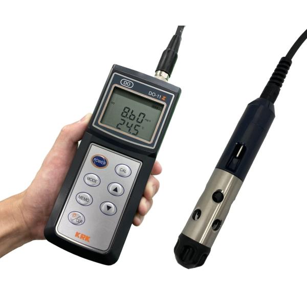 ■溶存酸素測定器 DO-11Zの特長●残余電流が少ないガルバニ式のDO測定器です●簡単操作でDO値と飽和率を切り替えます※DO-10Zの後継品です。DO-10Zのプローブ・センサと互換性はありません●IP67準拠の防水構造●用途：下水、し尿...