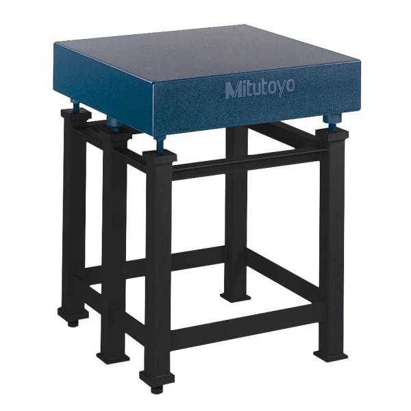 ■定盤 GP 600X600X130-1 517-103の特長●自然石である斑レイ岩を採用しており、均一組織に優れ、経年劣化がほとんど起こりません（自然石のため表面に模様が出ることがあります）●鋳鉄より2倍以上硬く、耐摩耗性が高いことがグラ...