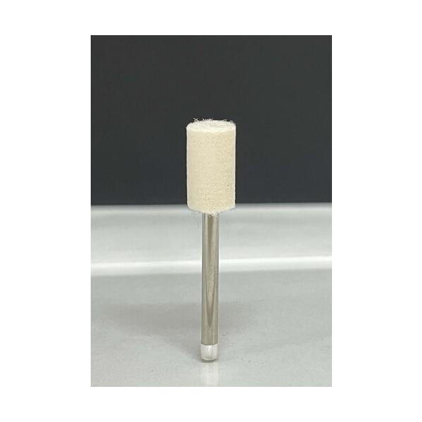 ■中国製軸付フェルトバフ F5108の特長●研磨材を使用しての金型・金属・貴金属などの研磨、ツヤ出し及び金属・非金属などのキズ取りなどに適しています●外径(mm)：8●幅(mm)：12●軸径(mm)：3●軸長(mm)：31●最高使用回転数(...