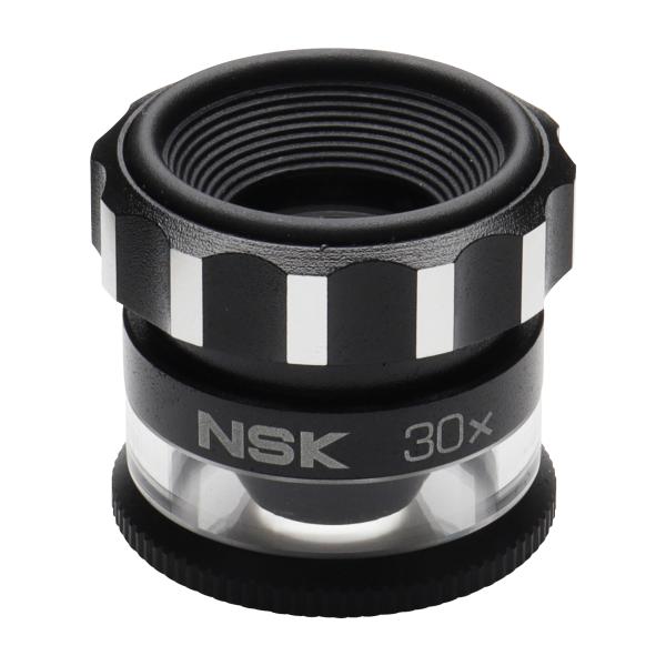 ■スケールルーペ 30倍 NSL-30-Sの特長●スケール付で幅などの寸法が読み取れます●長さ目盛は0.1mm単位の目盛が見やすい階段状目盛です●アクリルカバーにより明るく観察できます●接眼部を覗きながら焦点リングを回し、対象物に焦点を合わ...