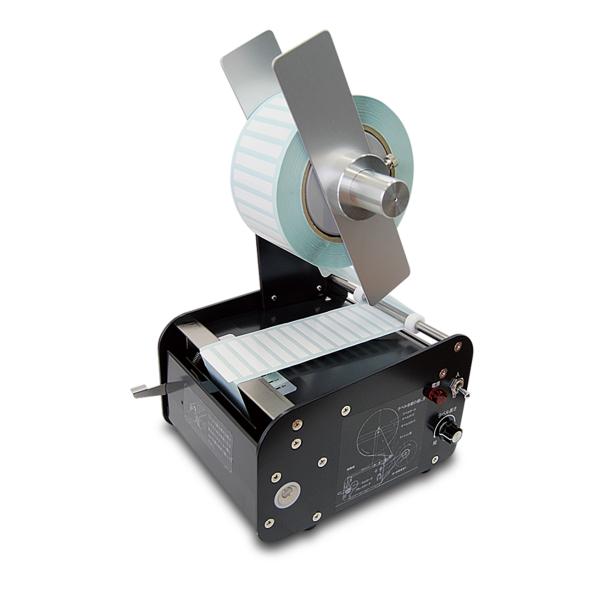 ■シール剥離機 P-220の特長●卓上コンパクトなラベルシールピーラーです●送りスピードを1m/分、5m/分(工場出荷時)、3m/分 で調整可能です※材質、サイズによる●スモールラベルに対応したラベルディスペンサーです●用途に合わせて積算カ...