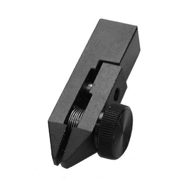 ■引張試験系アタッチメント SC-8の特長●細い形状のサンプルの引張測定に最適●狭いスペースでの測定向き●小型軽量で低荷重測定対応●最大荷…150N●口幅…8mm●開き幅…最大1mm●重量…約21g●取付ネジ…M6メーカー：イマダ(IMADA)