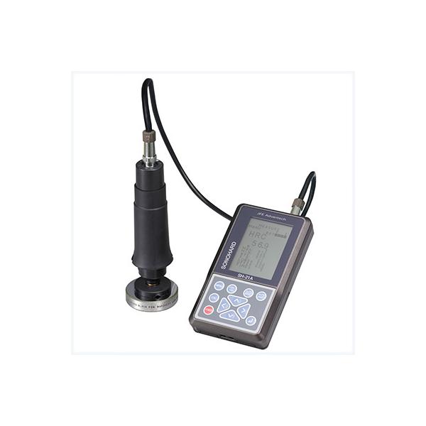 ■ハンディ硬度計1KGF SH-21B-J1 の特長●現場測定に最適なハンディータイプの硬さ測定器です●定置式硬さ計としての機能も果たす、軽量で持ち運び便利なポータブルサイズのハンディー硬さ計です●わずか数秒で測定可●圧痕が微小(約0.1m...