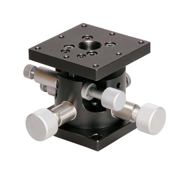 ■傾斜回転ステージ 60×60 TD-605の特長●傾斜2方向、回転1方向に移動可能な1台3役のステージです。●傾斜方向および回転方向のそれぞれにクランプが付いていますので、任意の位置での固定が可能です。●カメラ、センサなどの位置決め用途に...