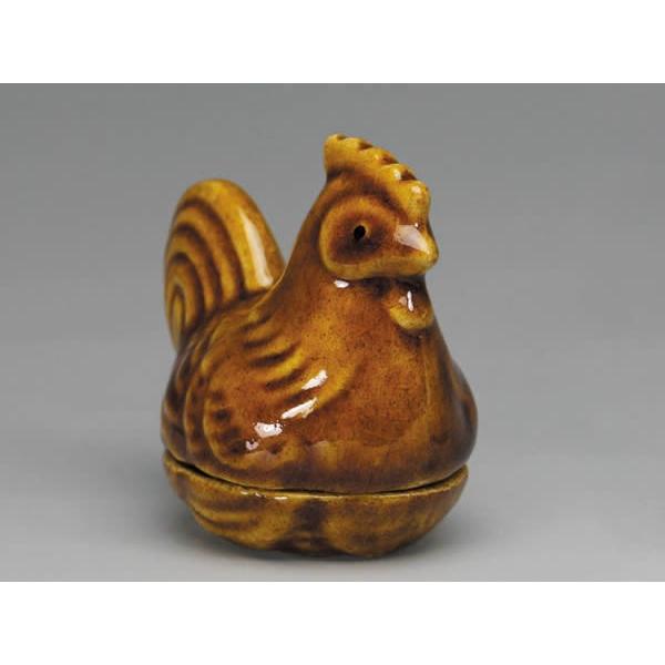 【楽入窯より直送】楽入窯の商品は同梱でお届けいたします。別の窯元の商品は別送料となります。鶏形の飴釉香合【サイズ】7cm ×4.3cm×高6.1cm木箱入　【ご注意】在庫切れの場合、納品までお日にちを頂戴する場合がございます。その際にはご注...