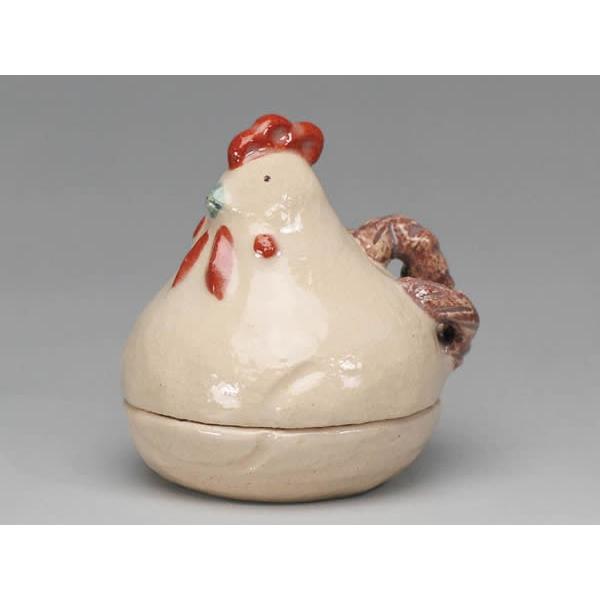 【楽入窯より直送】楽入窯の商品は同梱でお届けいたします。別の窯元の商品は別送料となります。惺入作の鶏香合の写しです。しっぽがかわいい形をしています。【サイズ】5.8cm ×5.2cm×高6cm木箱入　【ご注意】在庫切れの場合、納品までお日に...