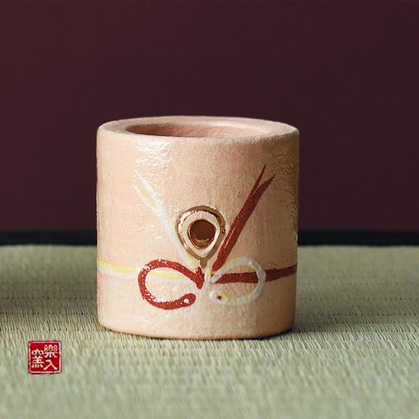 【送料無料（沖縄1000円）】 楽入窯製  巳をアレンジ画にしました。  【サイズ】 径5.5cm ×高5.5cm 紙箱入  【ご注意】在庫切れの場合、納品までお日にちを頂戴する場合がございます。 その際にはご注文承り後、当店からご連絡いた...