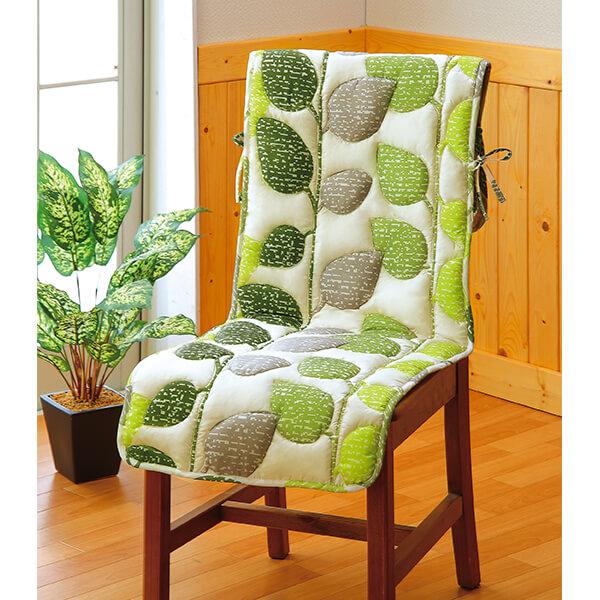 ●送料：660円（通常）イスの汚れ防止に！傷隠しに！食卓が華やかになるチェアカバー！●1枚(約)／幅45×長さ140cm●＜側地＞ポリエステル100％、＜詰め物＞ポリエステルわた100％●裏面滑りにくい加工●中国製※商品によって柄の出方が異...