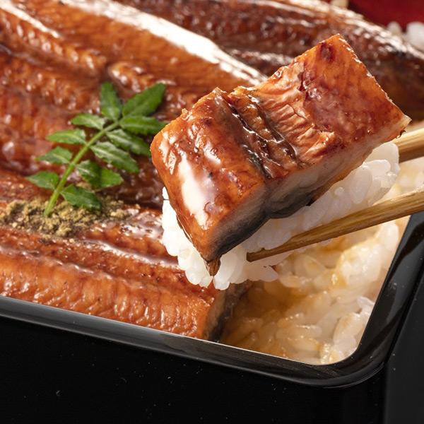 ●送料：1100円（冷凍便でのお届け、送料は別途頂きます）愛知三河のブランド鰻「葵うなぎ」を使用しました。●セット内容／葵うなぎ蒲焼3尾（185g以上）　蒲焼きのタレ×6袋と山椒×6袋●原材料／＜うなぎ蒲焼＞うなぎ（愛知県三河産、養殖）、さ...