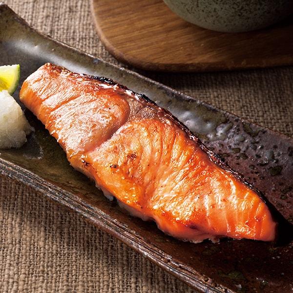 ●送料：1100円（冷凍便でのお届け、送料は別途頂きます）塩分ひかえめ！しっかり美味しい秋鮭。●セット内容／140g（2切）×5袋●賞味期限／製造日から冷凍1年●加工地／日本●原材料／鮭（北海道産）、還元水あめ、食塩／調味料（無機塩等）、酸...