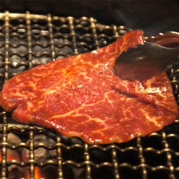 ●送料：1100円（冷凍便でのお届け、送料は別途頂きます）博多和牛・熊本あか牛・鹿児島黒牛切落し・九州産和牛切落しの食べ比べセット●セット内容／＜博多和牛＞400g＜熊本あか牛＞400g＜鹿児島黒牛切落し＞400g＜九州産和牛切落し＞300...