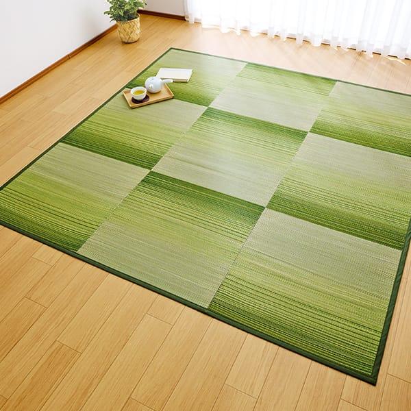 ●送料：無料（通常）軽い、たためる、お手頃価格！三拍子そろった万能ラグ！●＜表地＞い草100％、＜裏地＞不織布(滑りにくい加工)●中国製※この商品は折りたたんでお届けします