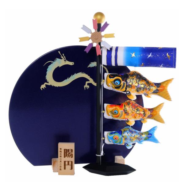 商品説明伝統の手捺染技法を駆使し、当社史上最小のこいのぼりが完成。繊細な絵柄は、シルクスクリーンに焼き付けられた型を通じて精巧に再現。通常のこいのぼりとは異なり、小さな作品ではスクリーンの目が詰まりやすく、わずかなずれも許されません。時間と...