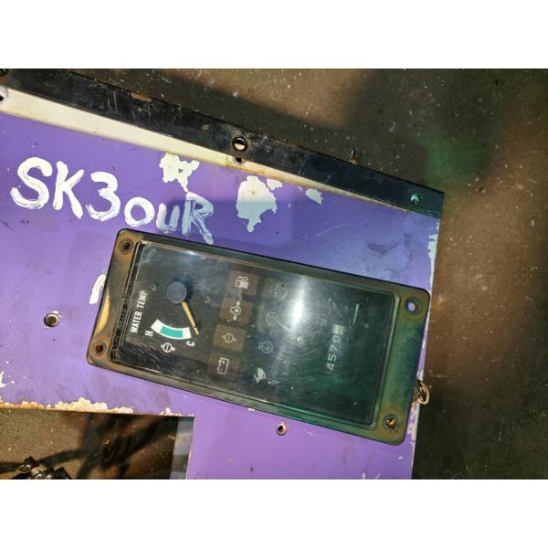 コベルコ建機製　SK30UR型　油圧ショベルのパネルです。取り外し時に作動確認済です。送料込みの価格です。