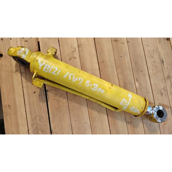 ヤンマー建機製　YB121型　油圧ショベルのバケットシリンダーです。作動油漏れ有りません。送料込みの価格です。