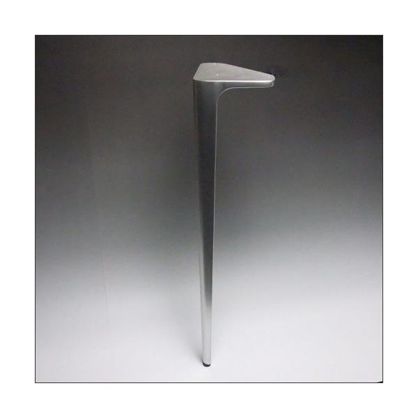 テーブル脚としてお使いいただけるアルミ製の脚です。テーブルの天板のイメージに合わせてご利用ください。珍しい形をしていますので雰囲気の出るテーブルが作れます