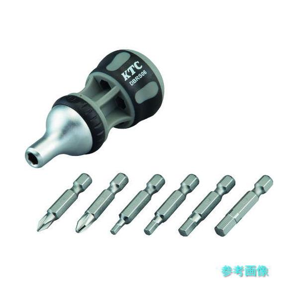 メーカー：京都機械工具(株)在庫状況：仕入先在庫品納期：お支払い確認後、3営業日以内出荷予定（欠品時は早急にご連絡いたします。）商品特長：●先端ビット交換式ラチェットスタビドライバーです。●自動車車内のグローブボックスやハンドル下、エンジン...