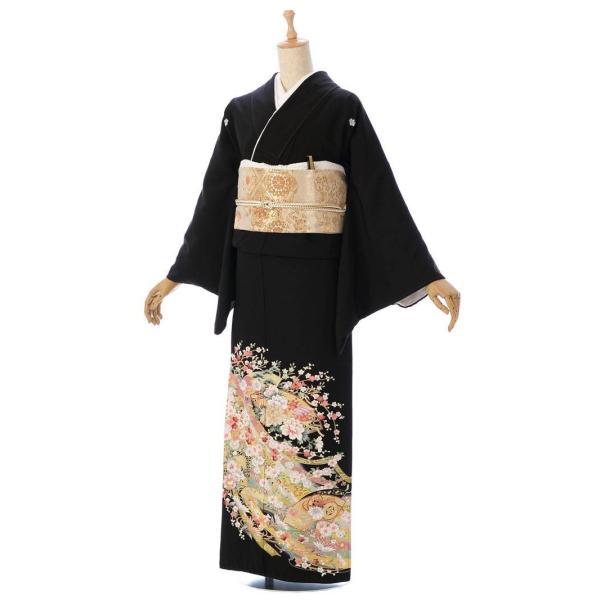 黒留袖レンタル　Ｍサイズ〜品のあるお母様の装い〜☆帯合わせもご好評を頂いています☆■対応身長　サイズ:153cm〜165cm　13号まで■裄丈:約68cm 前巾:約25cm 後巾:約31cm 身丈:165cm■色/柄　熨斗に扇面■表地:正絹...