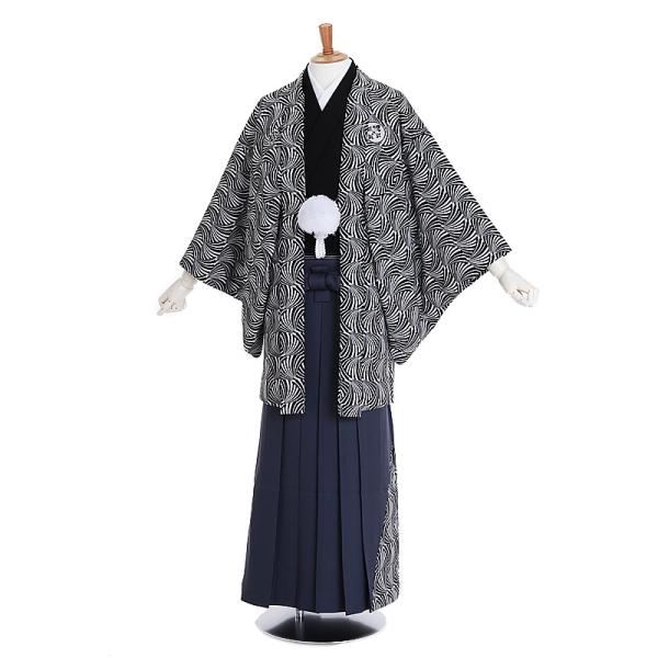 成人式・卒業式　男性袴フルセットレンタル■対応身長　165〜170cm前後■標準ウエスト　60〜100cmまで■サイズ　（約）羽織・着丈:約91.5 裄丈:約74.5 袖丈:約53 袴丈:約90（cm）■色柄　羽織/着物:遊助|白黒 変形扇...