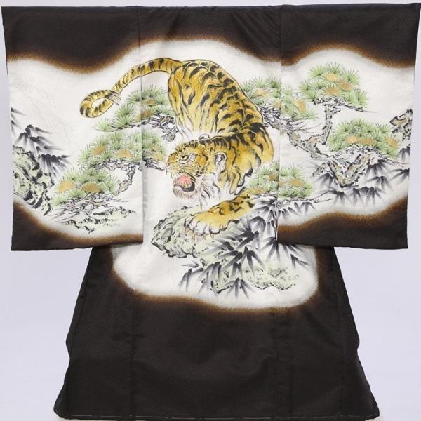 〔産着レンタル〕フルセットブランド〔花うさぎ〕黒地に虎が勇ましい■色/柄　　黒地　虎■生地　　表地：高級ポリエステル　裏地：ポリエステル■付属品　　着物＋長襦袢、帽子、よだれかけ、お守り簡単な着せ方のマニュアル※小物類の色柄形は、e-きもの...