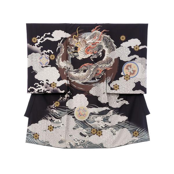 〔男児 産着レンタル〕フルセット■色/柄  黒地　円相龍　刺繍入り■生地　化繊■付属品　　着物＋長襦袢、帽子、よだれかけ、お守り簡単な着せ方のマニュアル※小物類の色柄形は、e-きものレンタルスタッフがコーディネートさせていただきます。※20...
