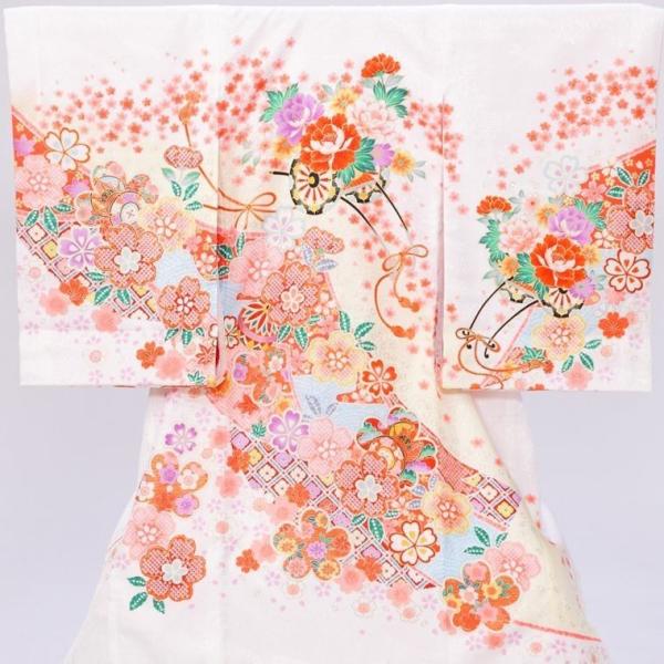 〔産着レンタル〕フルセット■色/柄　　白地　花車　まり　季節の花■生地　　表地：ポリエステル　裏地：ポリエステル■付属品　　着物＋長襦袢、帽子、よだれかけ、お守り簡単な着せ方のマニュアル※小物類の色柄形は、e-きものレンタルスタッフがコーデ...