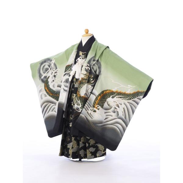 七五三レンタル　男児5才スモーキーな抹茶地に勇ましい昇龍羽織：抹茶地　昇龍と波　着物：黒地　袴：黒地　龍　流水■対応身長:105cm〜115cmくらい■裄:約48cm 袴丈:約57cm 羽織丈:約64cm■生地　化繊<付属品　七五三　...