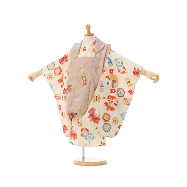 七五三レンタル　3歳男児　被布着物花わらべ　ブランド被布:ベージュ　宝尽くし着物:クリーム　宝尽くし■対応身長:90〜100cm■（約）裄:40　袖丈:57　着物丈:76　被布丈:49（cm）■生地:化繊<付属品　七五三　男の子3歳　...