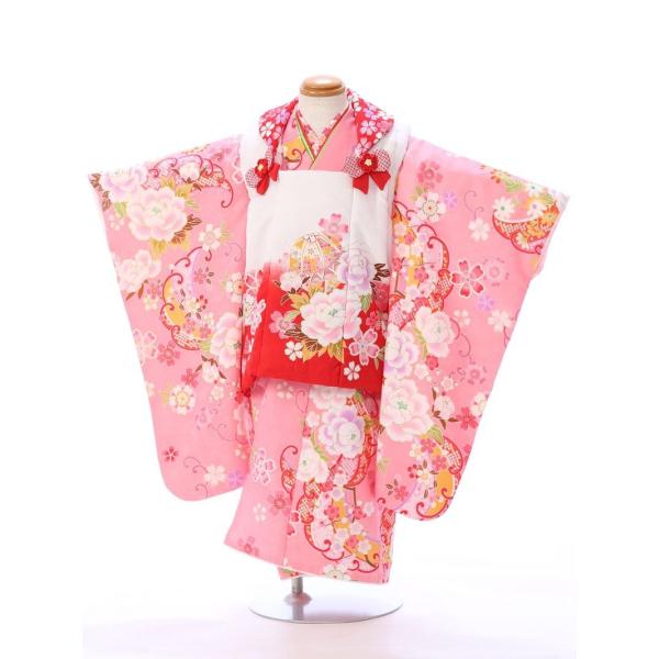 七五三　着物レンタル　3歳ブランドkawaiina やっぱり可愛い！ピンクの被布セットです! 被布：白×赤　牡丹に桜　鞠着物：ピンク　牡丹に桜■着丈約75cm　裄約41cm　■対応身長　90cm〜100cmくらい<付属品　七五三　女の...
