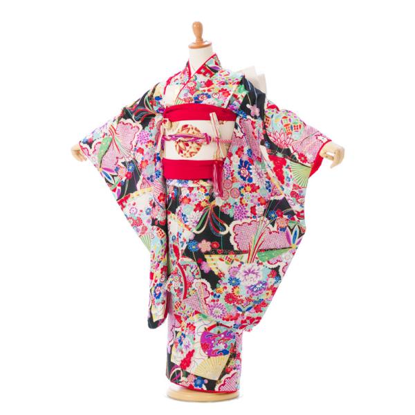 七五三レンタル　女児7才　【式部浪漫】から大正浪漫のクラシカルなシリーズです■着物色/柄：黒地　花扇■表地/裏地：ポリエステル■身丈:131cm　袖丈:76cm　肩裄:53cm■対応身長:約110cm〜125cmくらい<付属品　七五三...