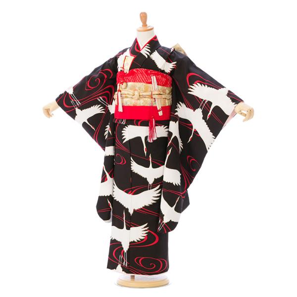 七五三レンタル　女児7才　オリジナルデザインの鶴文様を生地から作りました　日本髪にも良く映えるアンティークレトロな着物です■着物色/柄：黒地　鶴■生地：化繊■身丈:132cm　袖丈:74cm　肩裄:53cm■対応身長:115cm〜125cm...