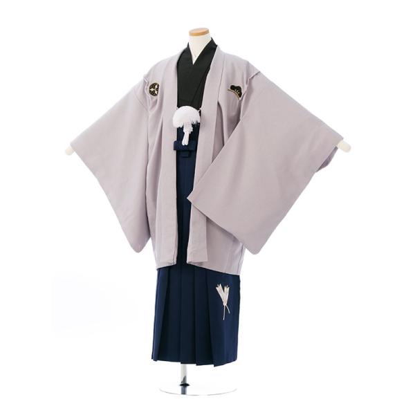 ☆ジュニア袴　レンタル☆卒業の晴れの日には紋付き袴姿で、思い出に残る1日に!!■対応身長:150〜155cm（約）羽織・着丈84 裄:66 袖丈:55 袴丈:84(cm)※肩上げ済■色・柄羽織:グレー　刺繍紋着物:黒袴:紺　刺繍入り■生地　...