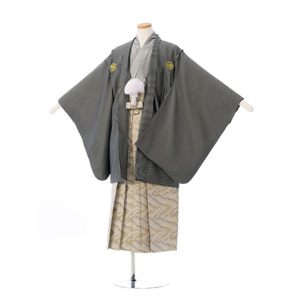 ☆ジュニア袴　レンタル☆卒業の晴れの日には紋付き袴姿で、思い出に残る1日に!!■対応身長:140〜145cm（約）羽織・着丈:79 裄:63 袖丈:56 袴丈:79（cm）※肩上げ済■色・柄羽織:黒地　縞着物:グレー地　ウロコ地紋袴:ゴール...