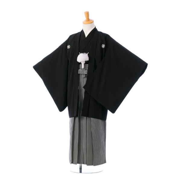 ☆ジュニア袴　レンタル☆卒業の晴れの日には紋付き袴姿で、思い出に残る1日に!!■対応身長:150〜155cm（約）羽織・着丈80 裄:66 袖丈:54 袴丈:85(cm)※肩上げ無し■色・柄羽織:黒紋付き着物:黒袴:黒白　縞袴■生地　化繊 ...