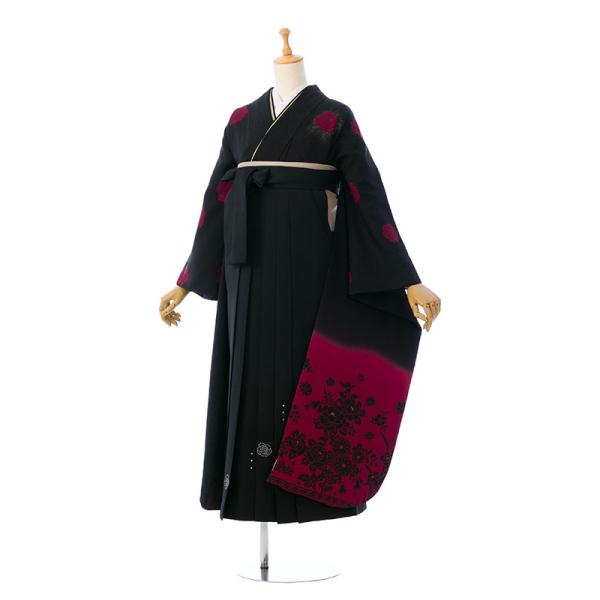 【対応身長・洋服サイズ】(振袖袴）■草履使用:158〜163cm前後　■洋服サイズ：7号〜13号くらいまで■身丈:約168cm 袖丈:約105cm 裄:約68cm 袴丈:約95cm■色・柄　着物:黒地赤ぼかし　ベロア薔薇　　　　　袴:黒袴 ...