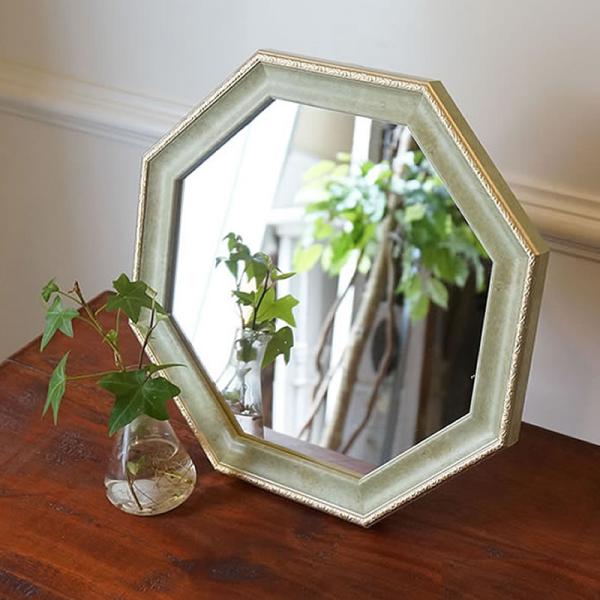 【商品番号】0290334【商品名】ヴィンテージ 八角ミラー グリーン Mサイズ（壁掛け＆卓上鏡） 【サイズ】幅 25×奥行 2.5×高さ 25cm 【材質】合成樹脂・ミラー・アンティーク調 開運で話題の八角ミラー。飽きのこないデザインで長...